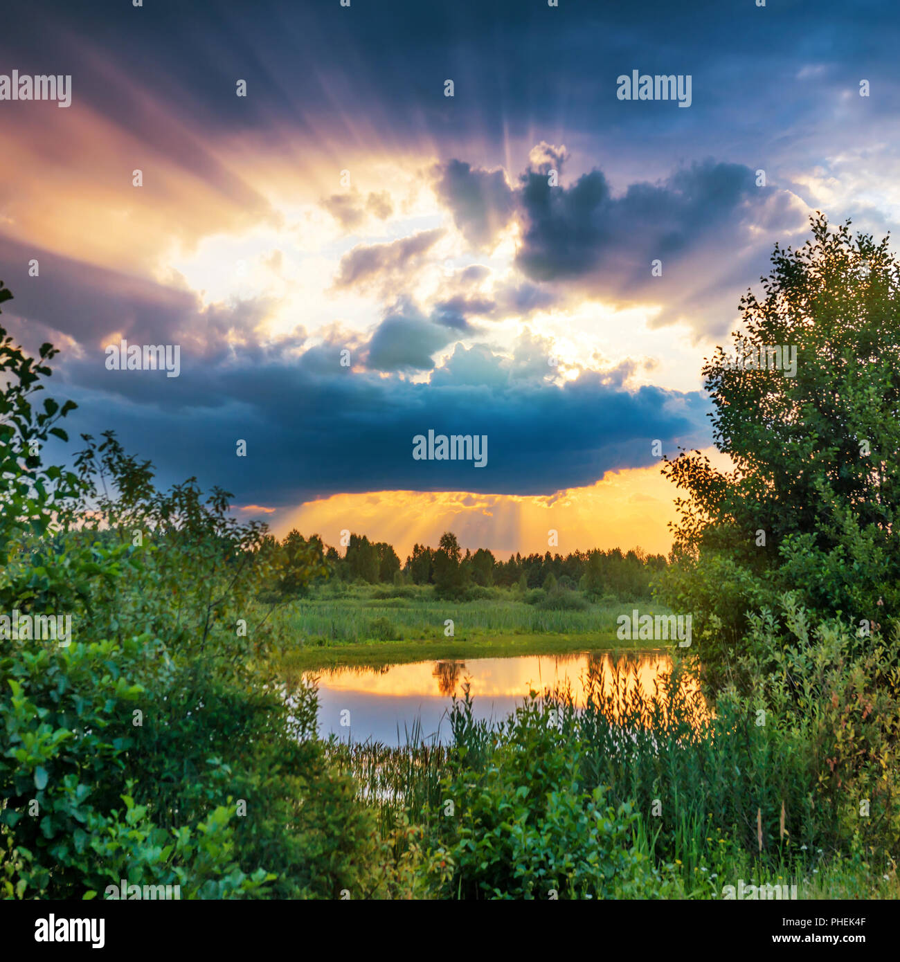 Beautiful sunset above lake hi-res stock photography and images - Alamy