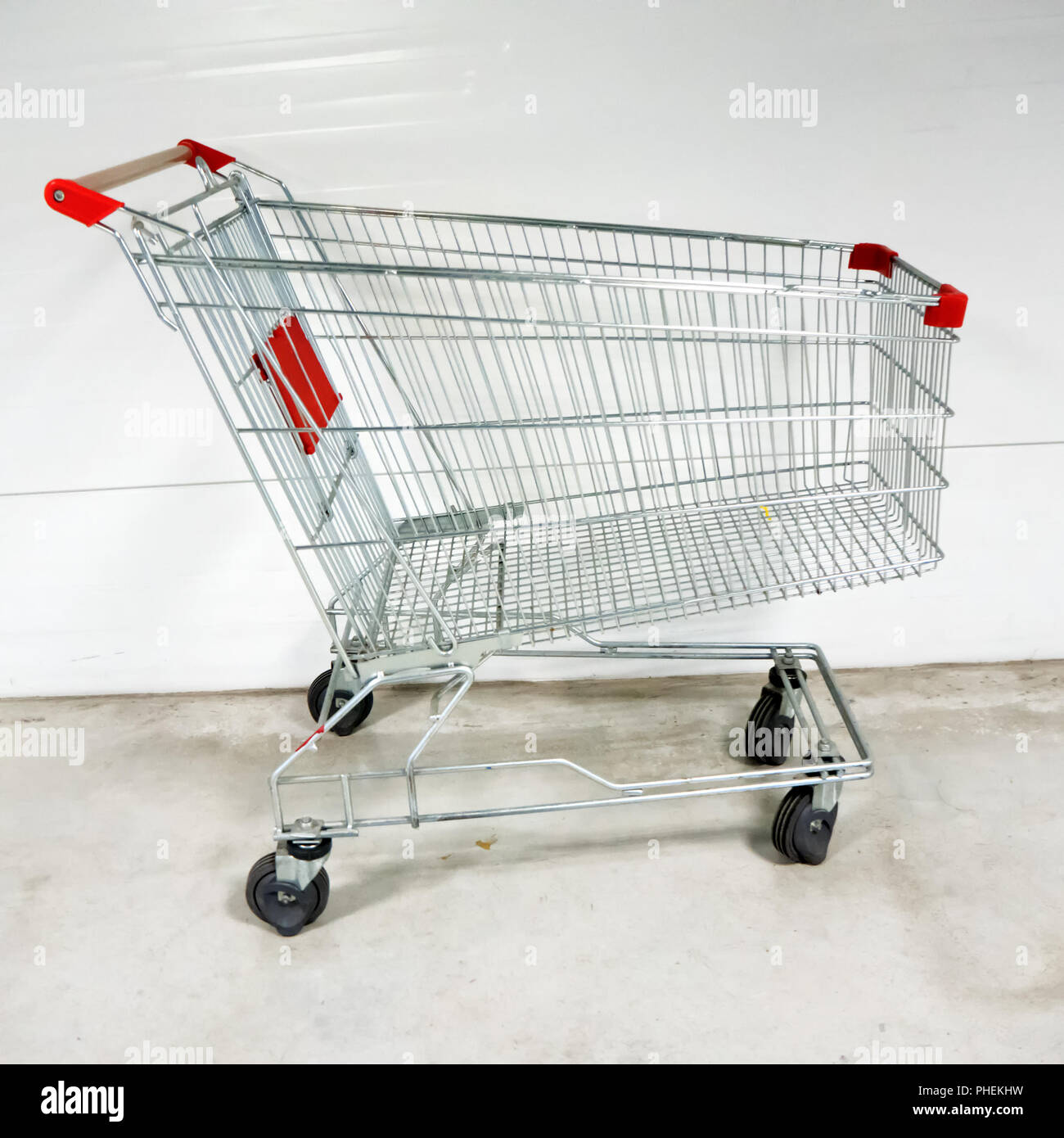 Empty shopping cart- trolley Stock Photo - Alamy