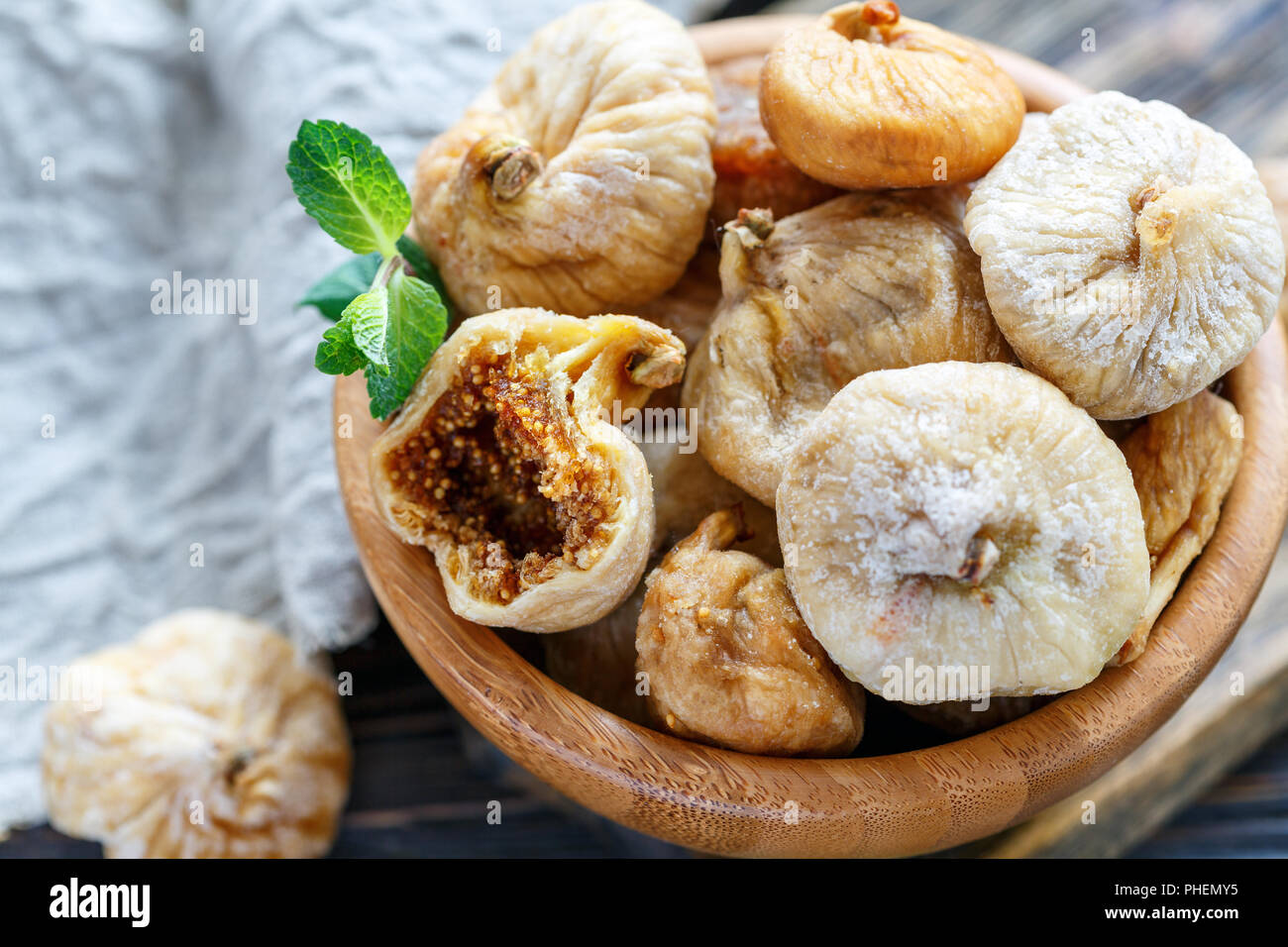Dried figs in a bowl closeup Stock Photo - Alamy