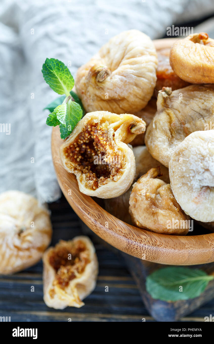 Dried figs and mint in a wooden bowl Stock Photo - Alamy
