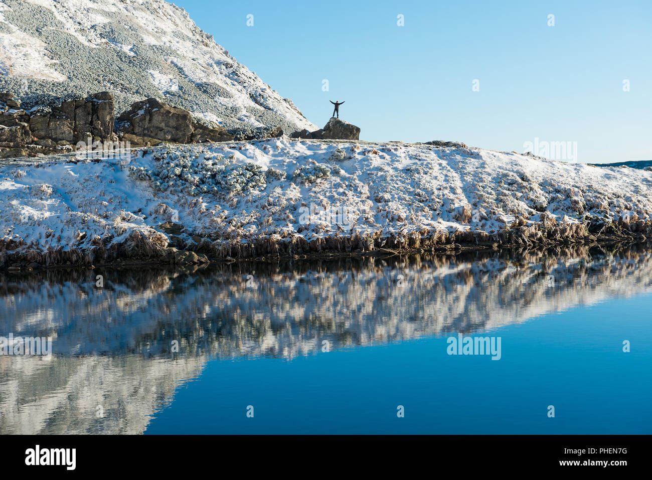 Rock behind hi-res stock photography and images - Alamy