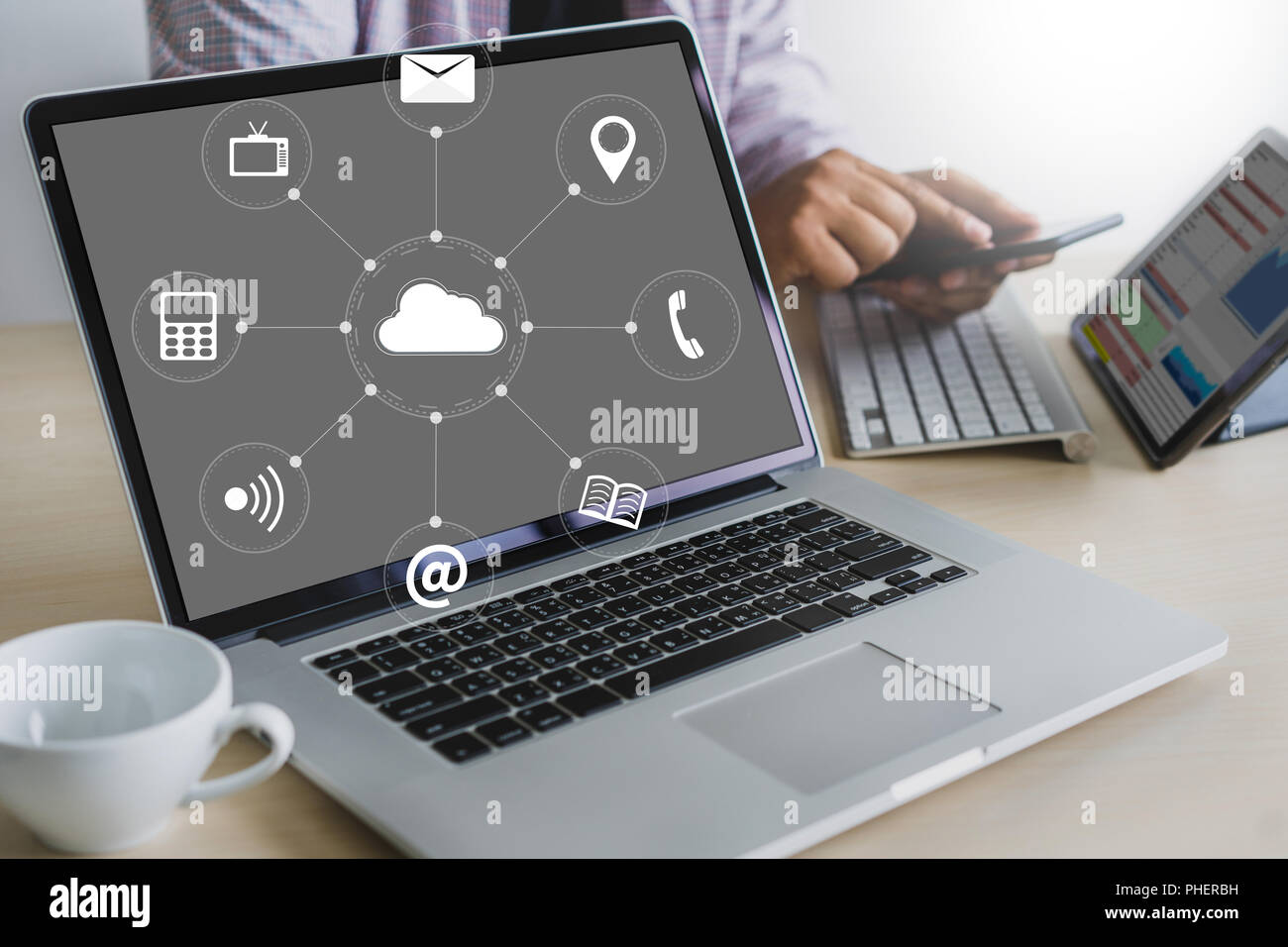 Cloud Service (Cloud Computing diagram on the new computer interface ...