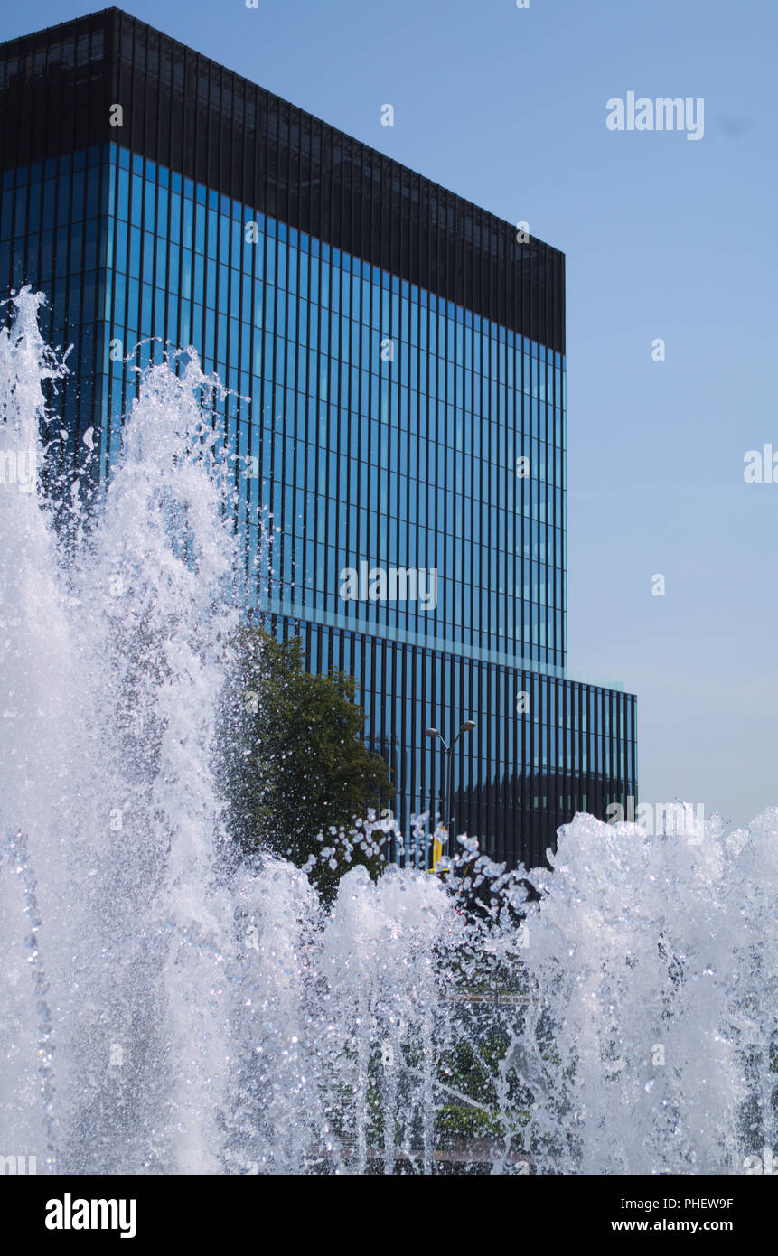 Office building behind hi-res stock photography and images - Alamy