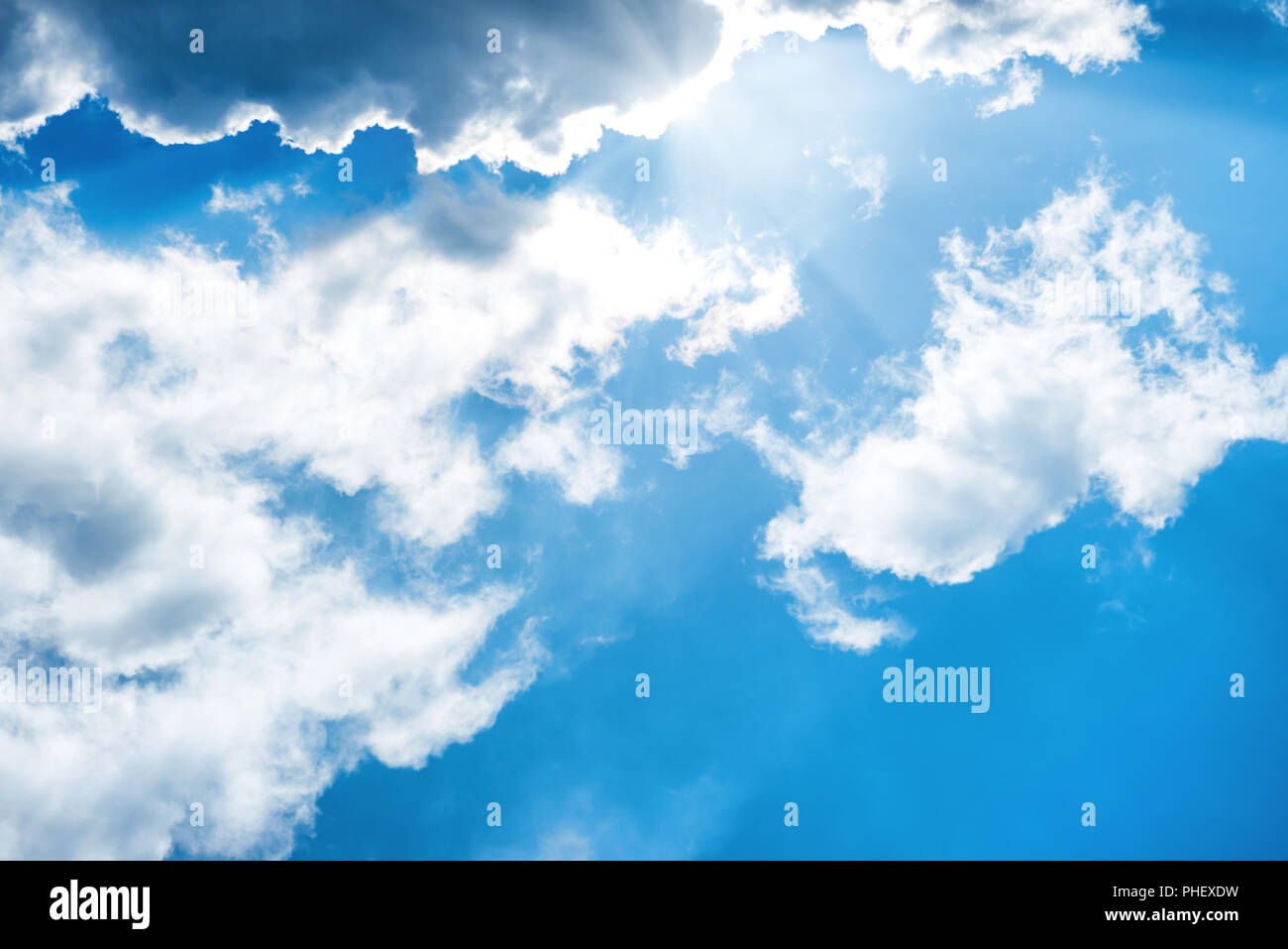 White fluffy sky hi-res stock photography and images - Alamy