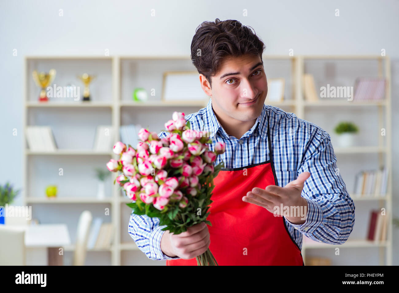 Flower shop assistant offering a bunch of flowers Stock Photo - Alamy