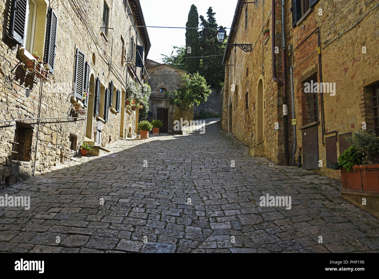 Steep narrow roads hi-res stock photography and images - Alamy