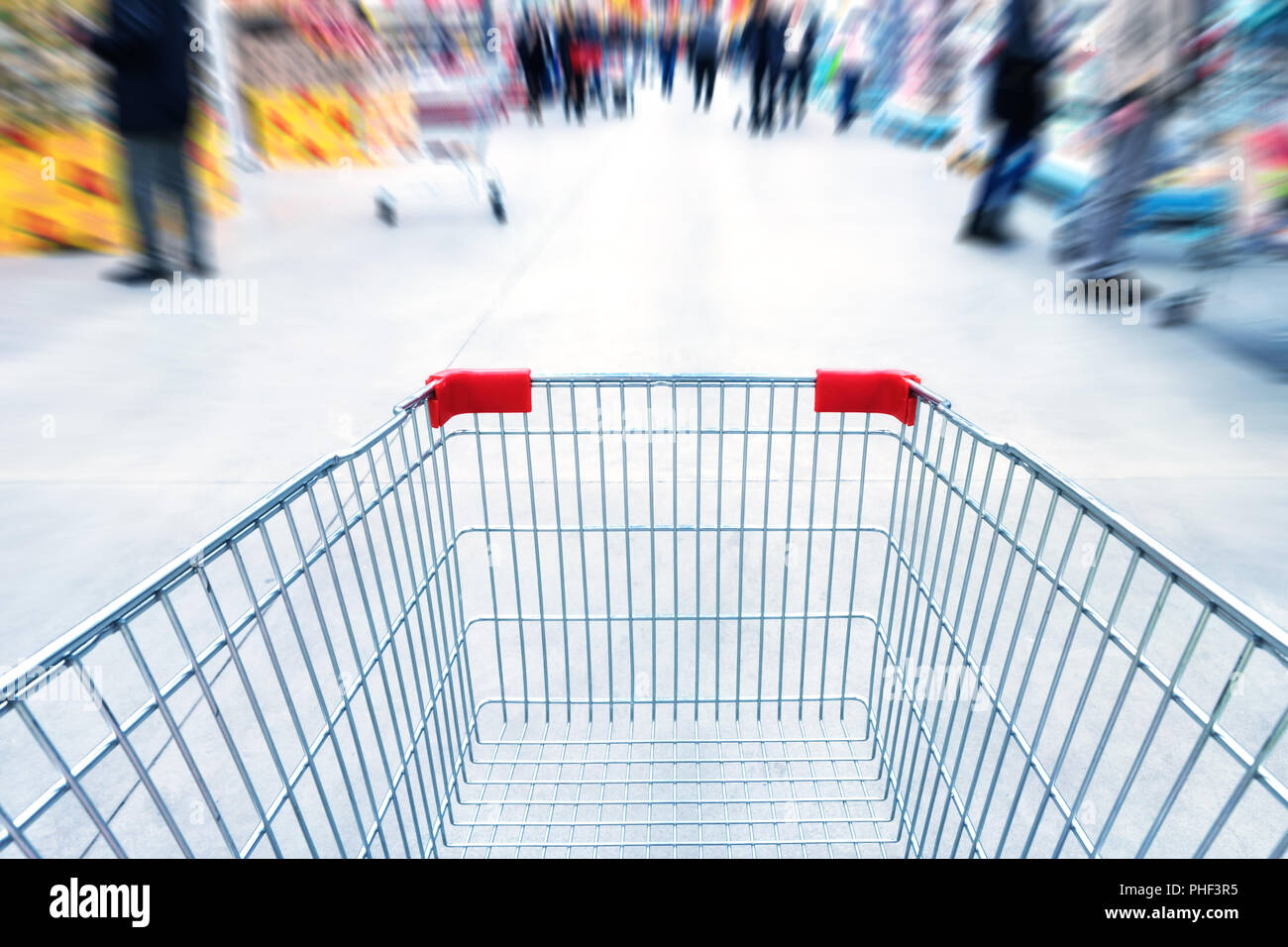 Empty trolley in supermarket Stock Photo - Alamy