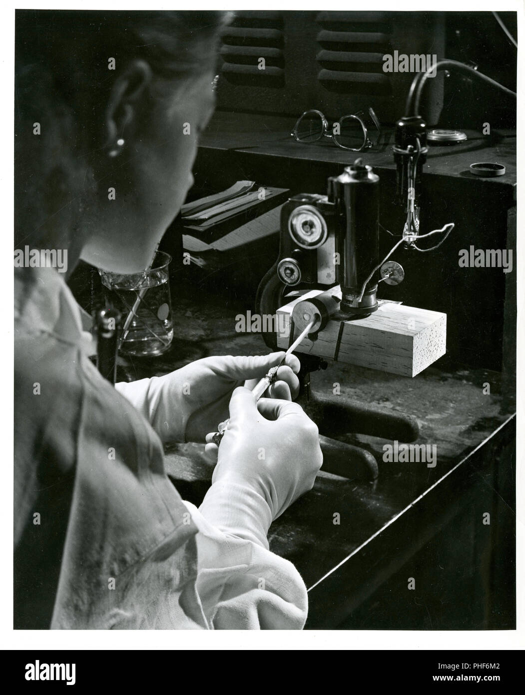 In the isotope laboratory of the National Institutes of Health, a ...