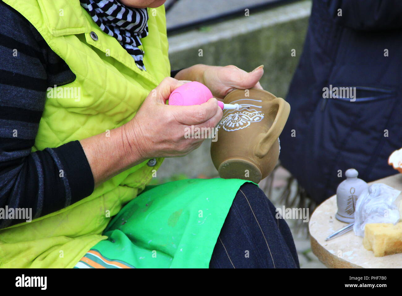 Pottery. The process of drawing a picture on ceramics Stock Photo - Alamy