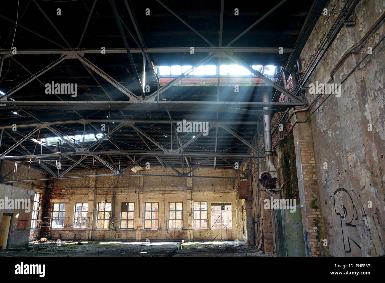 Empty factory premise hi-res stock photography and images - Alamy