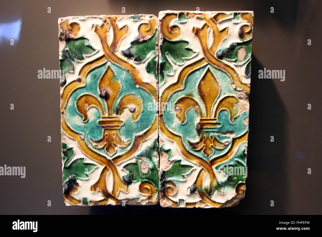 Alcazar palace tiles hi-res stock photography and images - Alamy