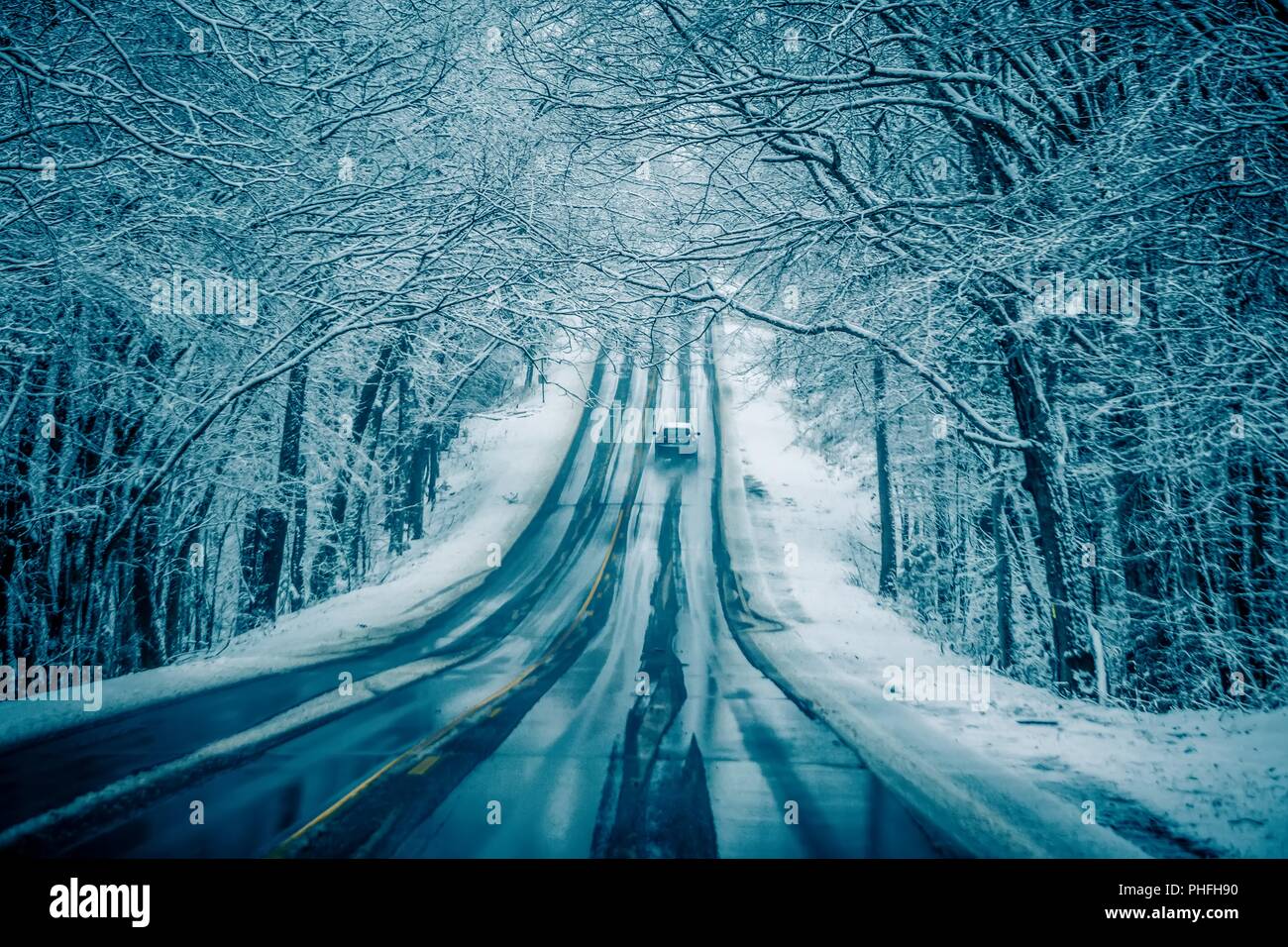 dangerous slippery and icy road conditions Stock Photo - Alamy