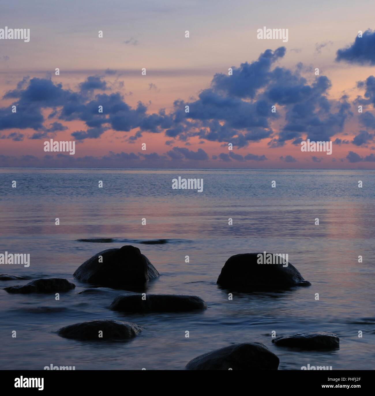 Pink morning sky at Moens Klint, Denmark Stock Photo - Alamy