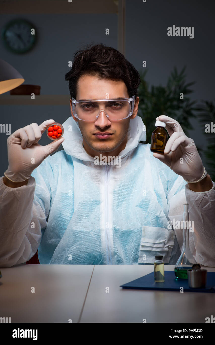 Medicine drug researcher working in lab Stock Photo - Alamy