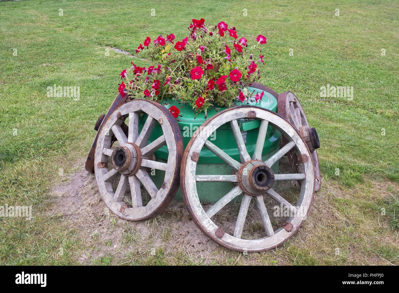 Rustic wooden flower bed hi-res stock photography and images - Alamy