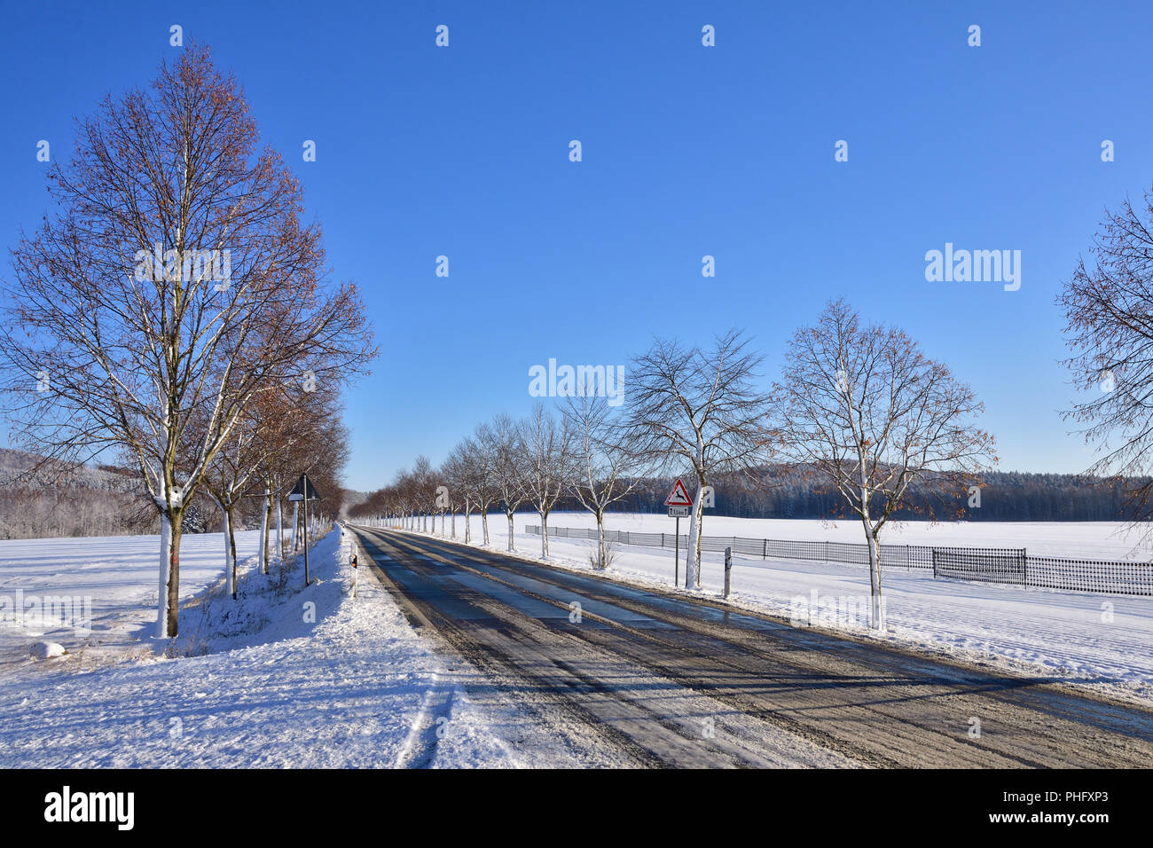 Cold street hi-res stock photography and images - Alamy