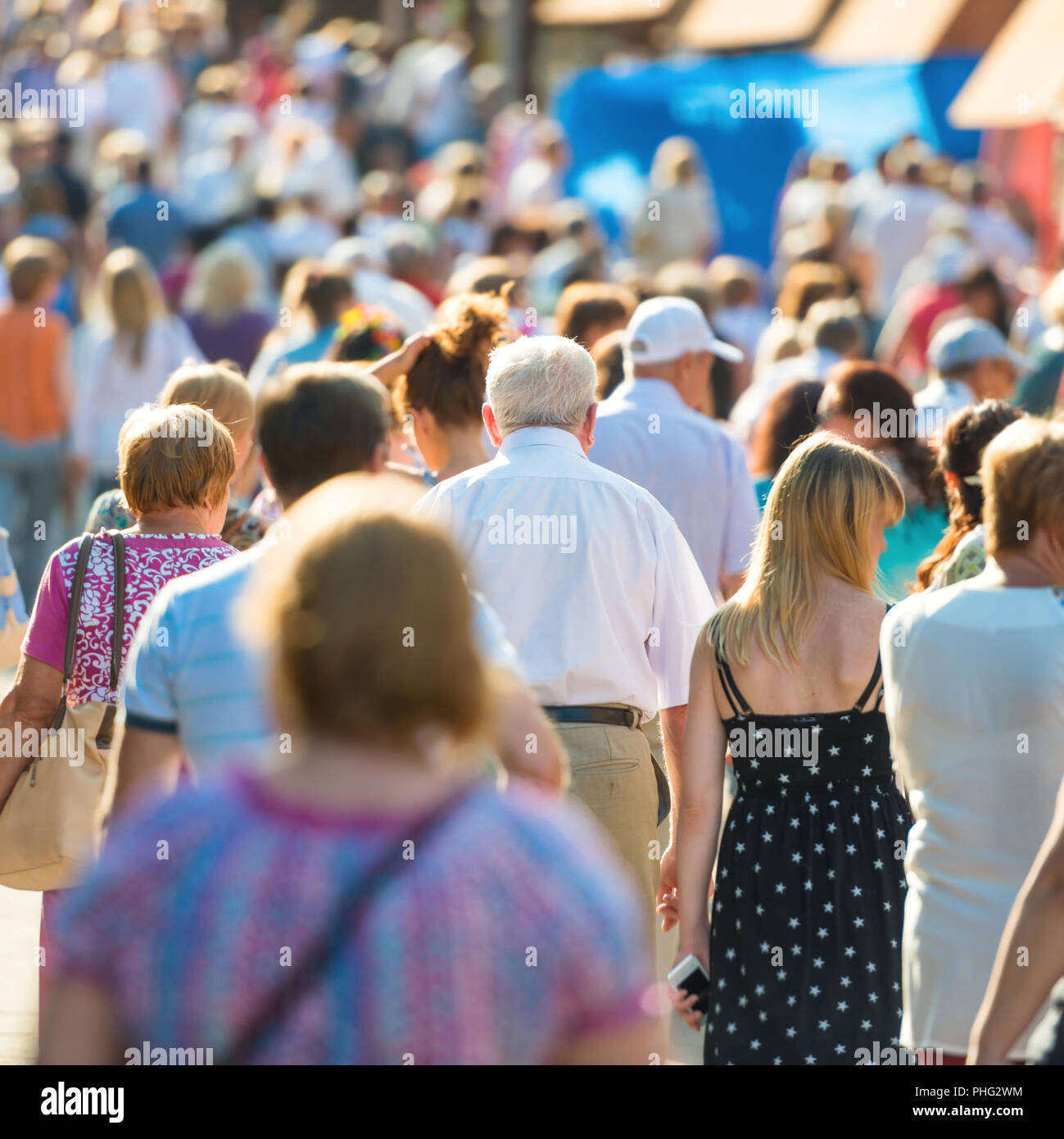 City street people walking hi-res stock photography and images - Alamy