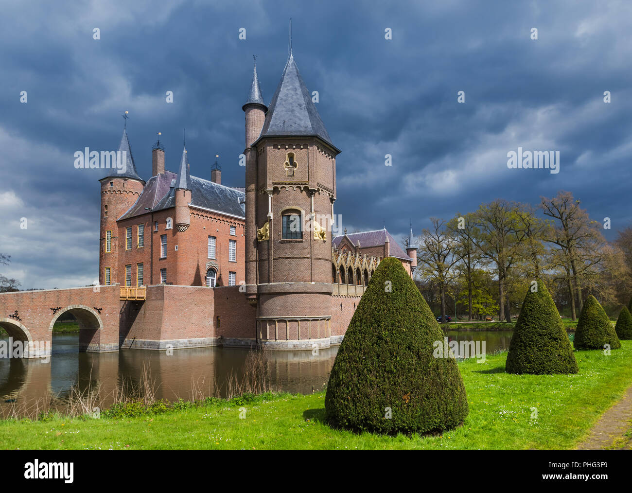 Castle Kasteel Heeswijk in Netherlands Stock Photo - Alamy