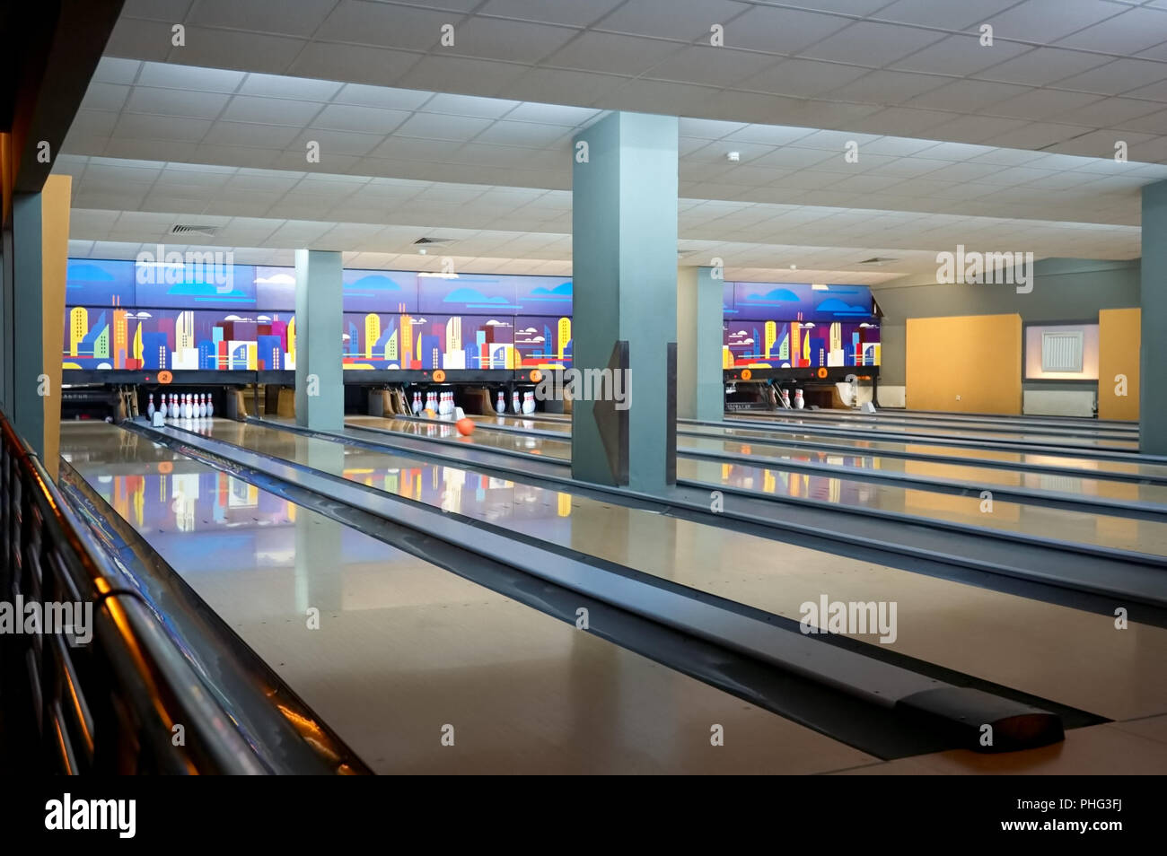 Bowling hall hi-res stock photography and images - Alamy