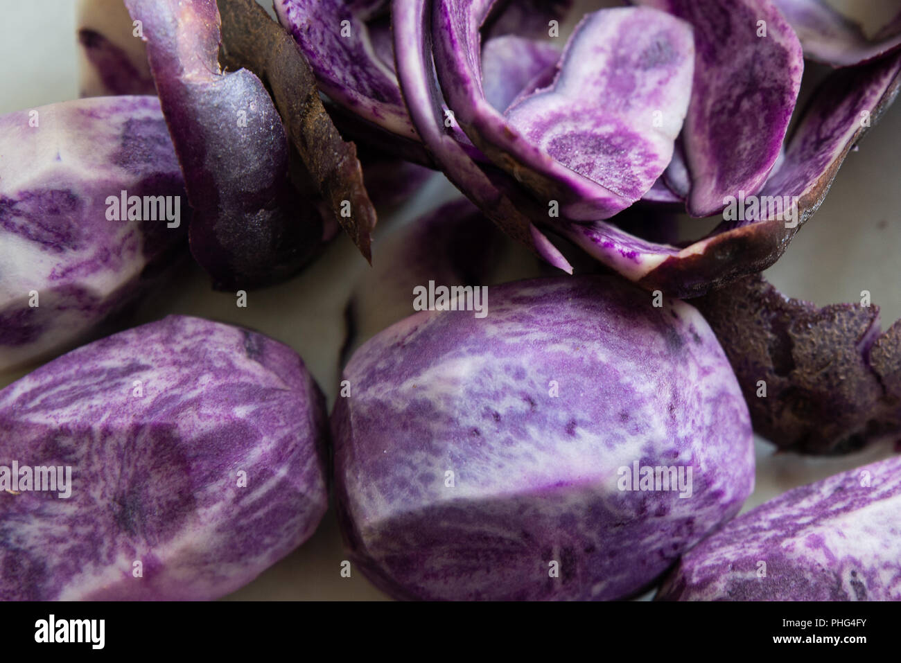 Violette potato hi-res stock photography and images - Alamy