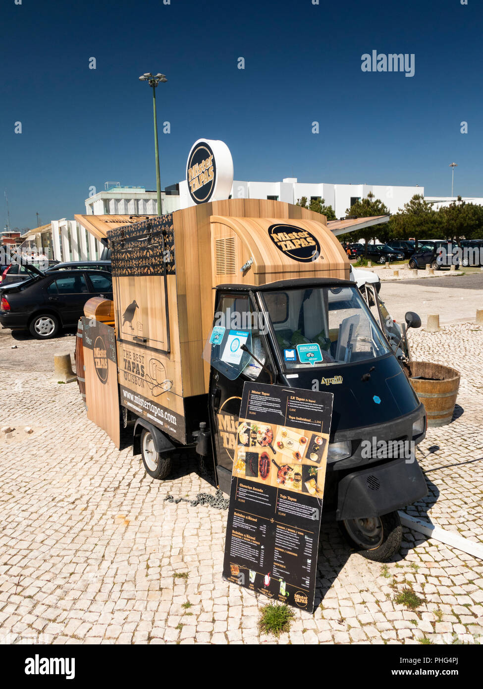 Mobile food van hi-res stock photography and images - Alamy
