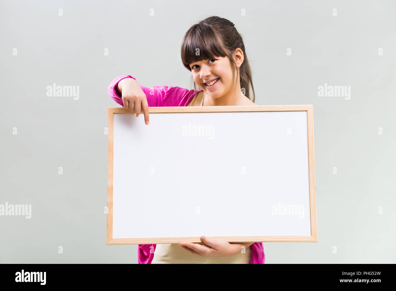 Little girl holding whiteboard Stock Photo - Alamy