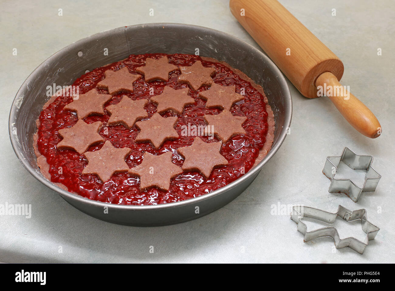 Linzer cake hi-res stock photography and images - Alamy