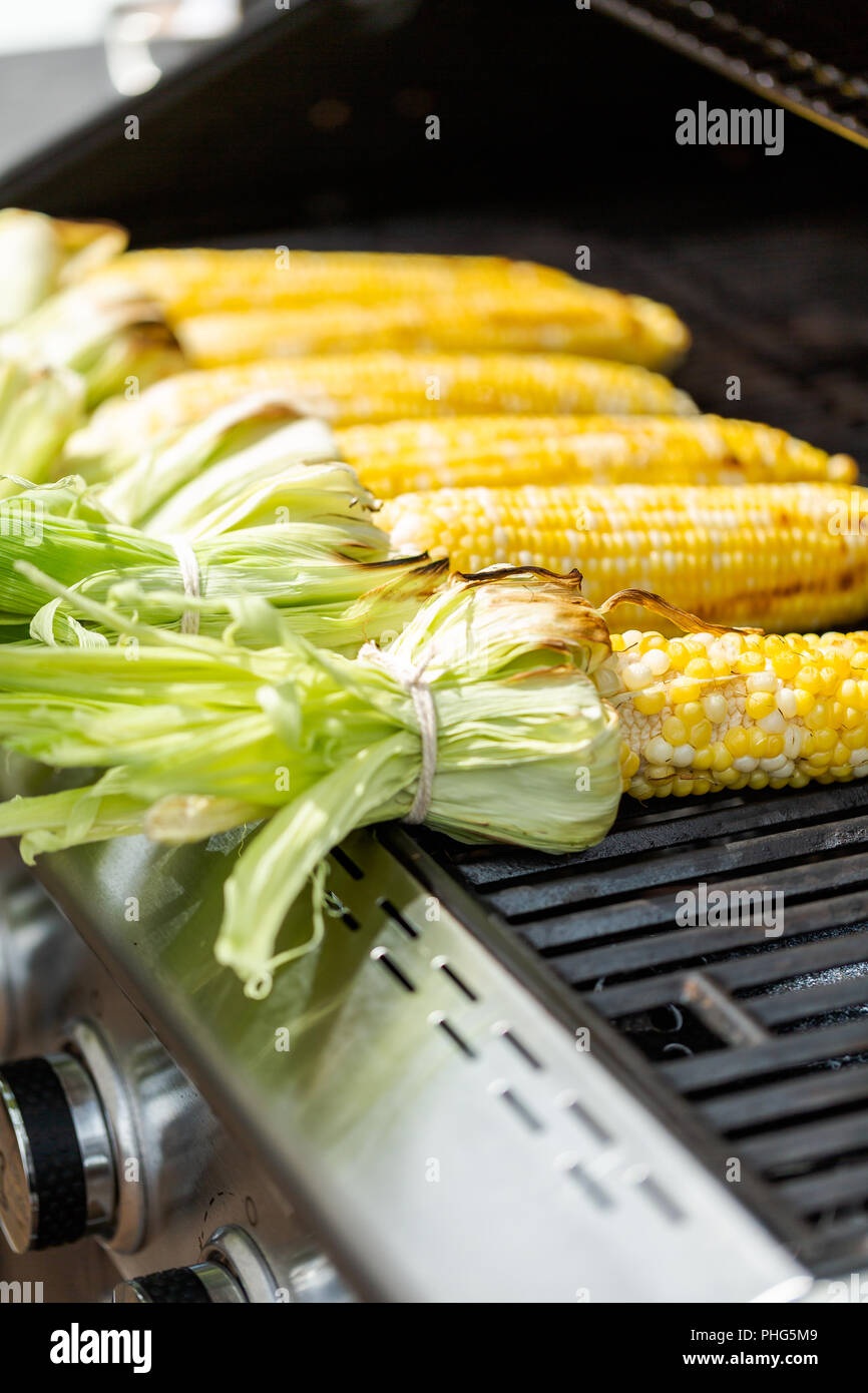 Grilling mexican street corn elote hi-res stock photography and images ...