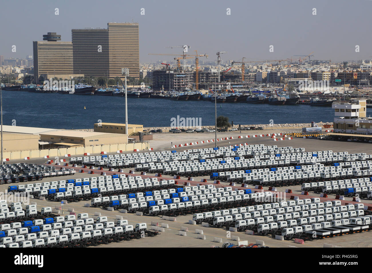 Dubai, Port Rashid, Hafengelände beim Kreuzfahrt Terminal Stock Photo ...