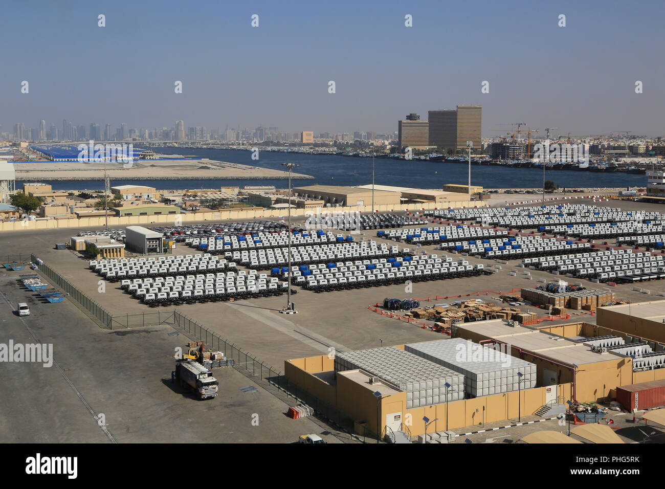 Dubai, Port Rashid, Hafengelände beim Kreuzfahrt Terminal Stock Photo ...