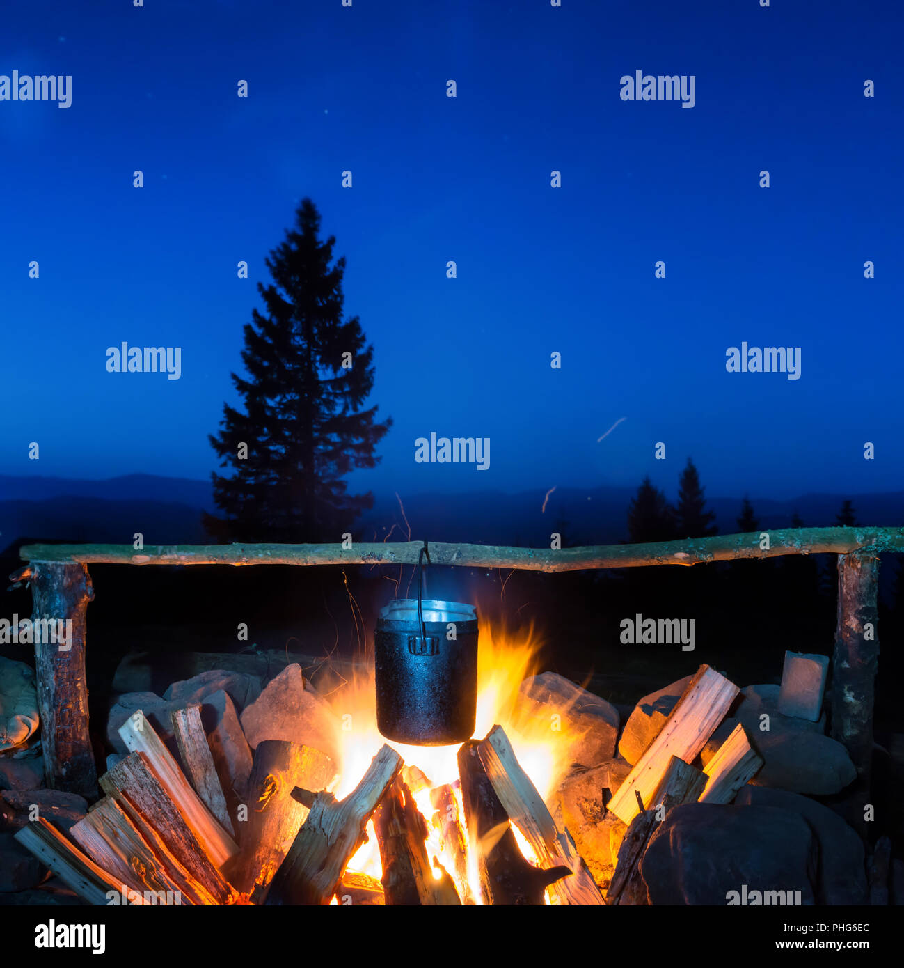 Fire in pot hi-res stock photography and images - Alamy
