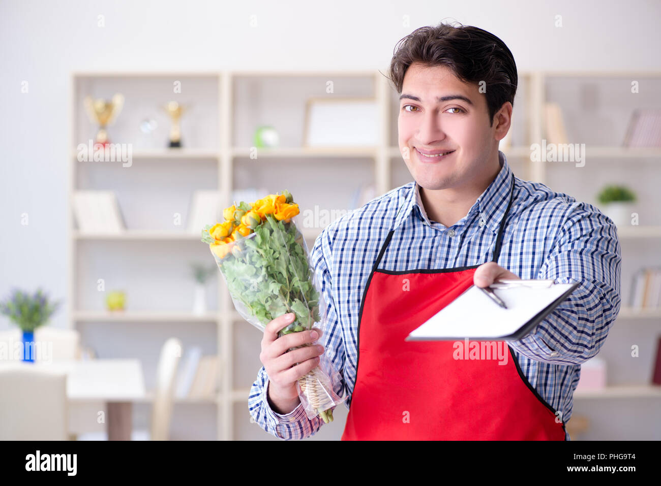 Flower shop assistant offering a bunch of flowers Stock Photo - Alamy