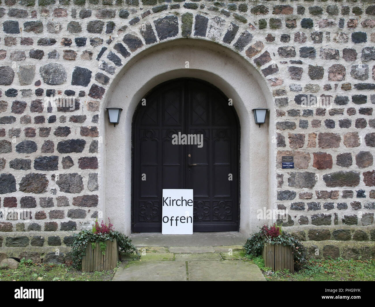 Church open sign hi-res stock photography and images - Alamy