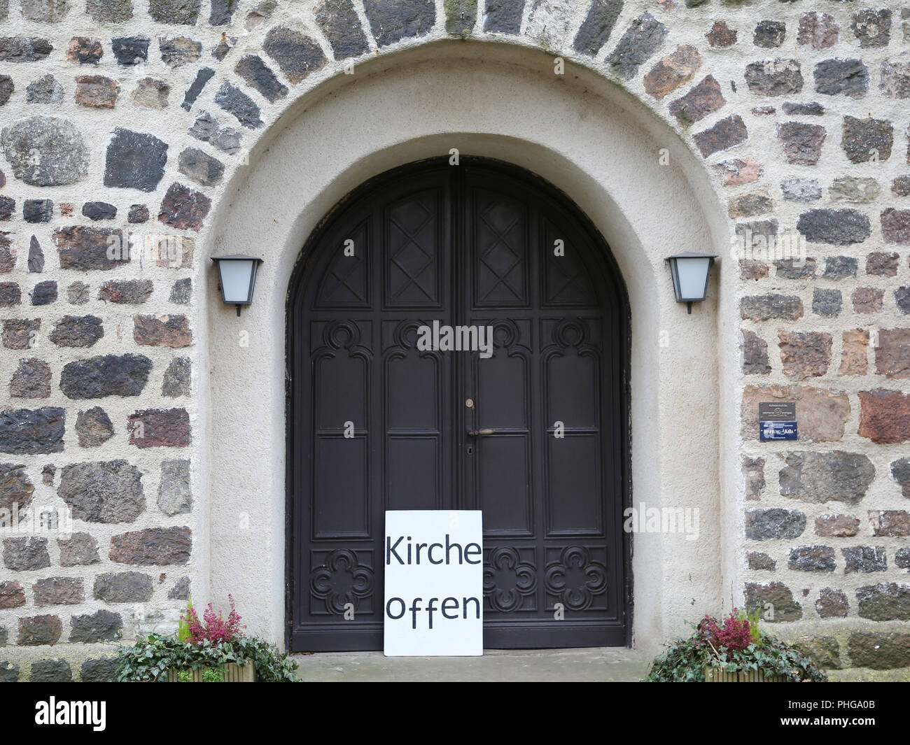 Church open sign hi-res stock photography and images - Alamy