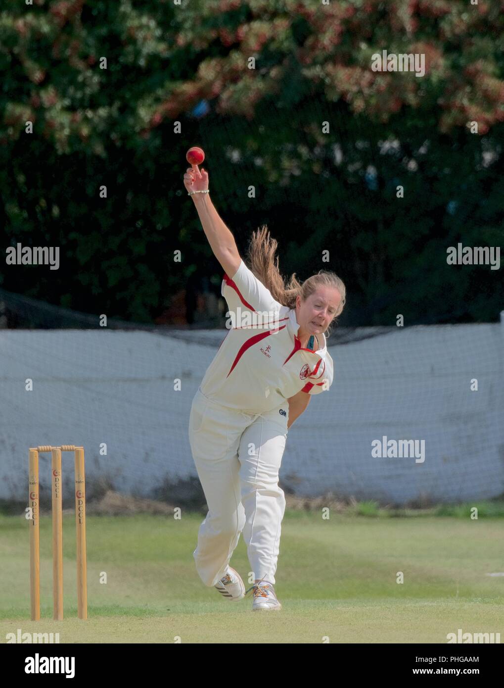 Female cricket bowling hi-res stock photography and images - Alamy
