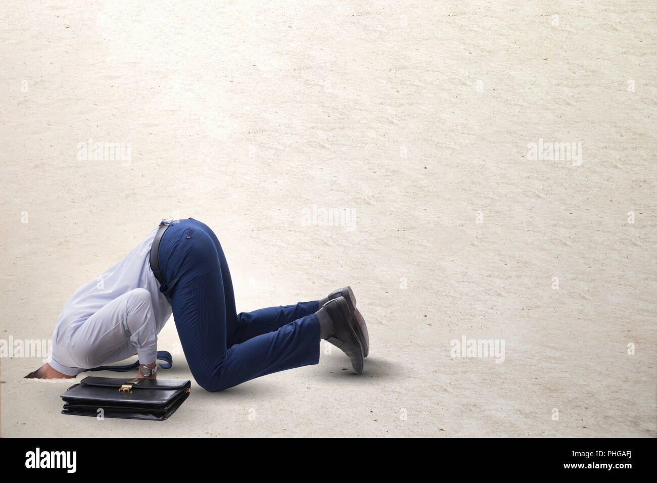 Ostrich hiding head in sand hi-res stock photography and images - Alamy