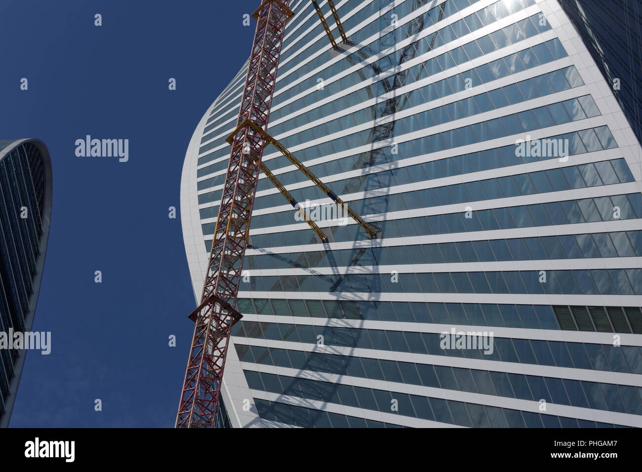Curved building with construction support Stock Photo - Alamy