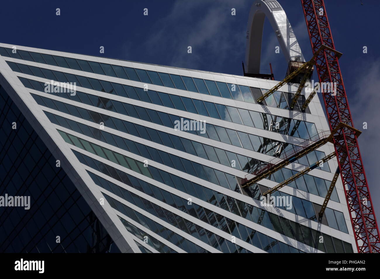 Curved building with construction support Stock Photo - Alamy