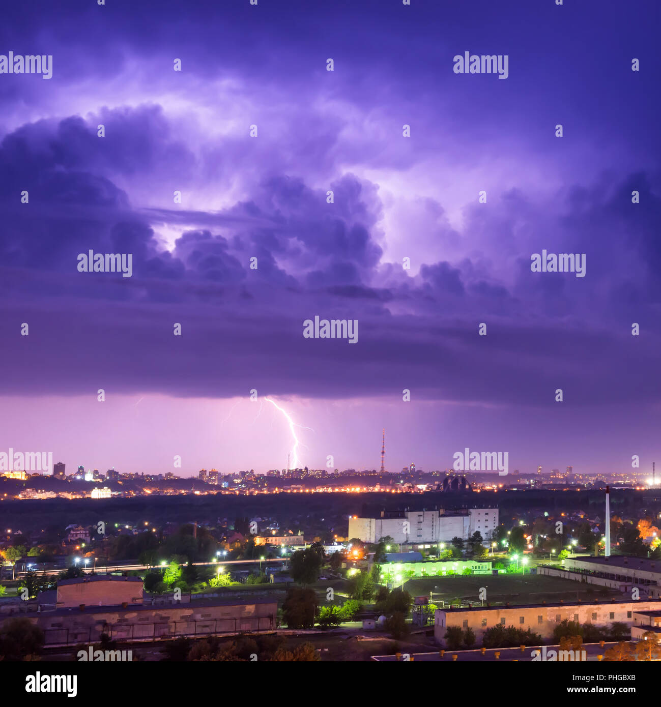 Lightning cloud town hi-res stock photography and images - Alamy
