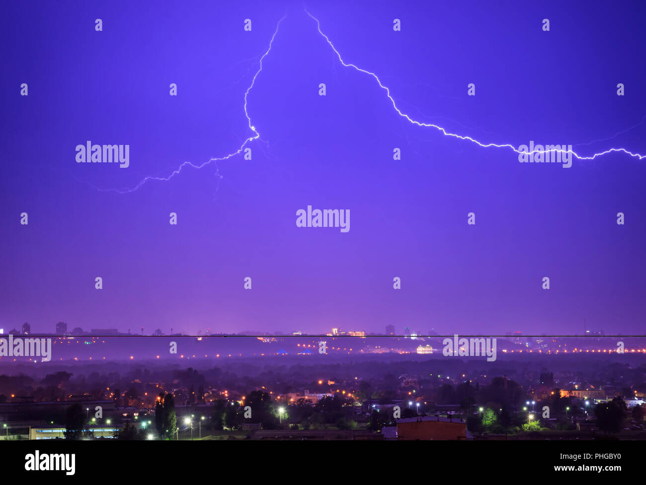 Lightning storm skyline hi-res stock photography and images - Alamy