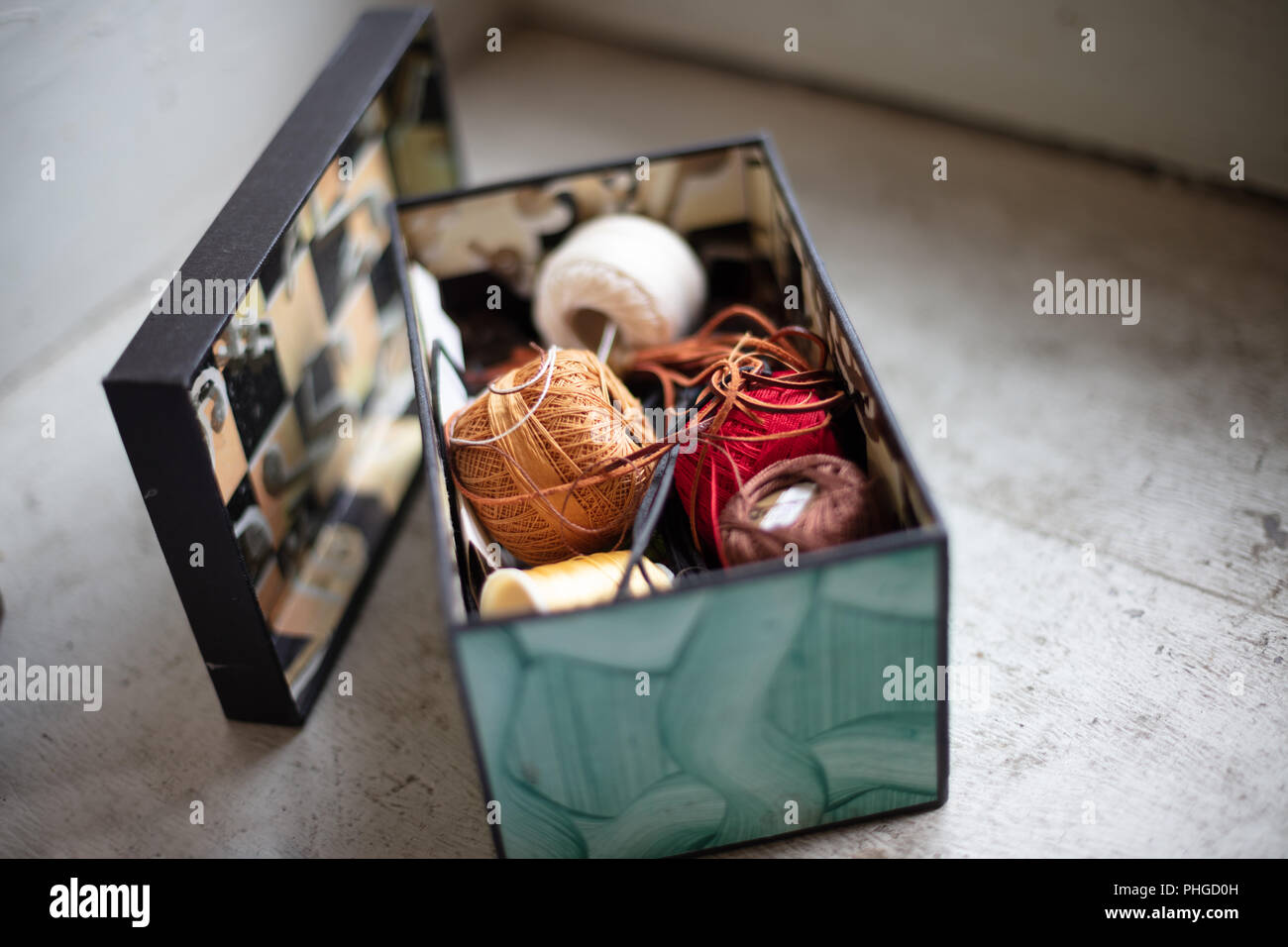 Assorted string twine thread string hi-res stock photography and images ...