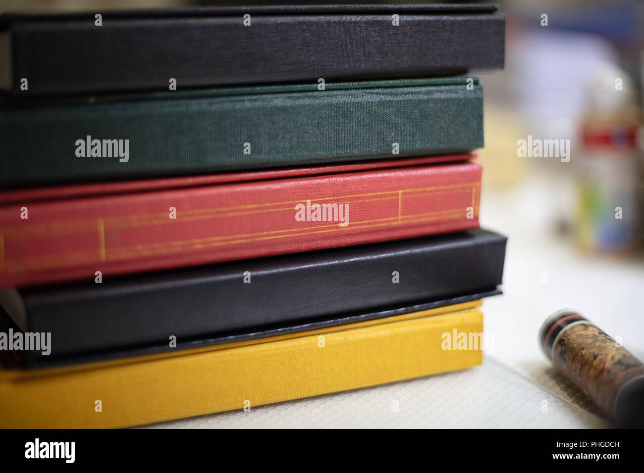 Bespoke book binding hi-res stock photography and images - Alamy