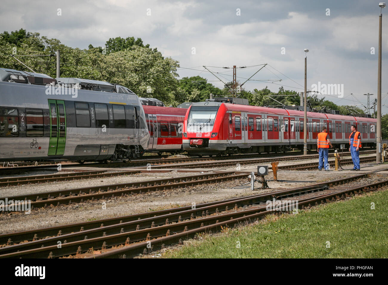 Commuter trains hi-res stock photography and images - Alamy