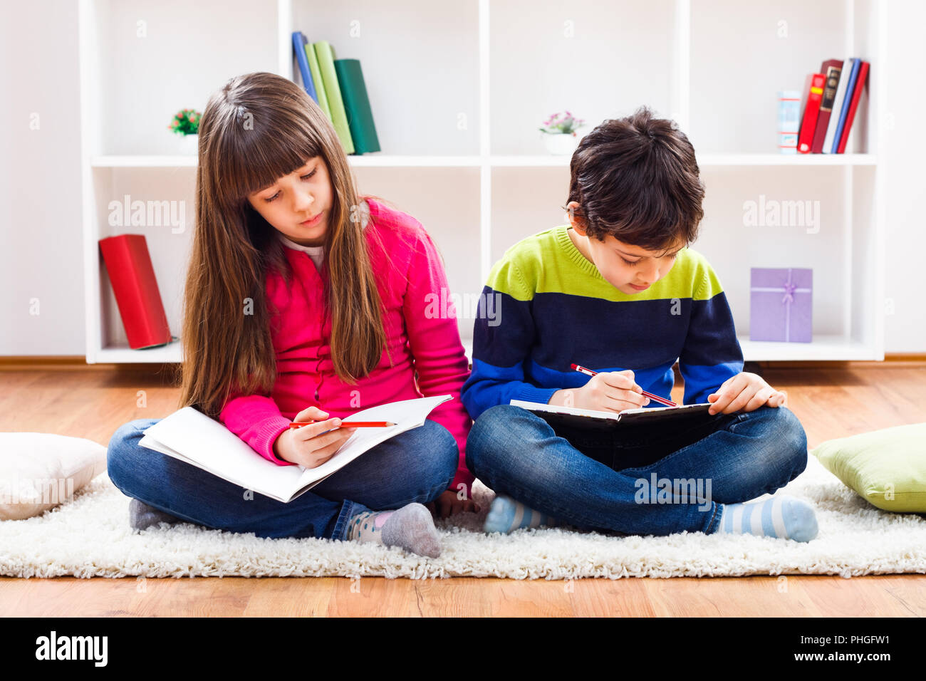 Children doing homework hi-res stock photography and images - Alamy