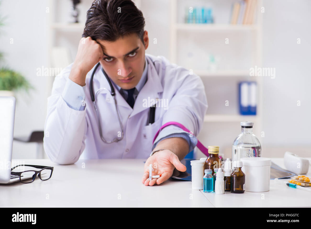 Doctor drug addict in the hospital Stock Photo - Alamy