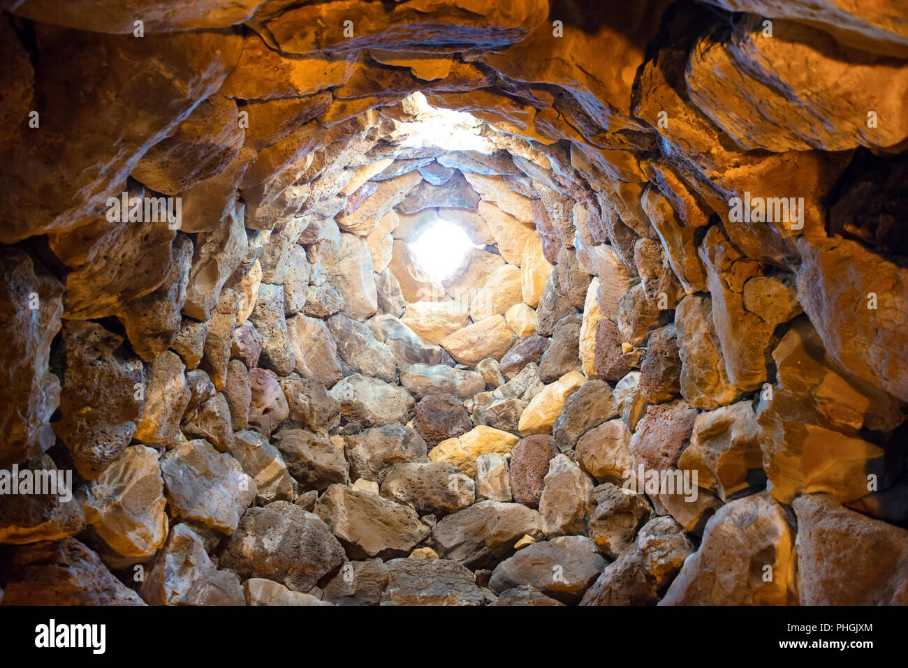 Inside the ancient well Stock Photo - Alamy