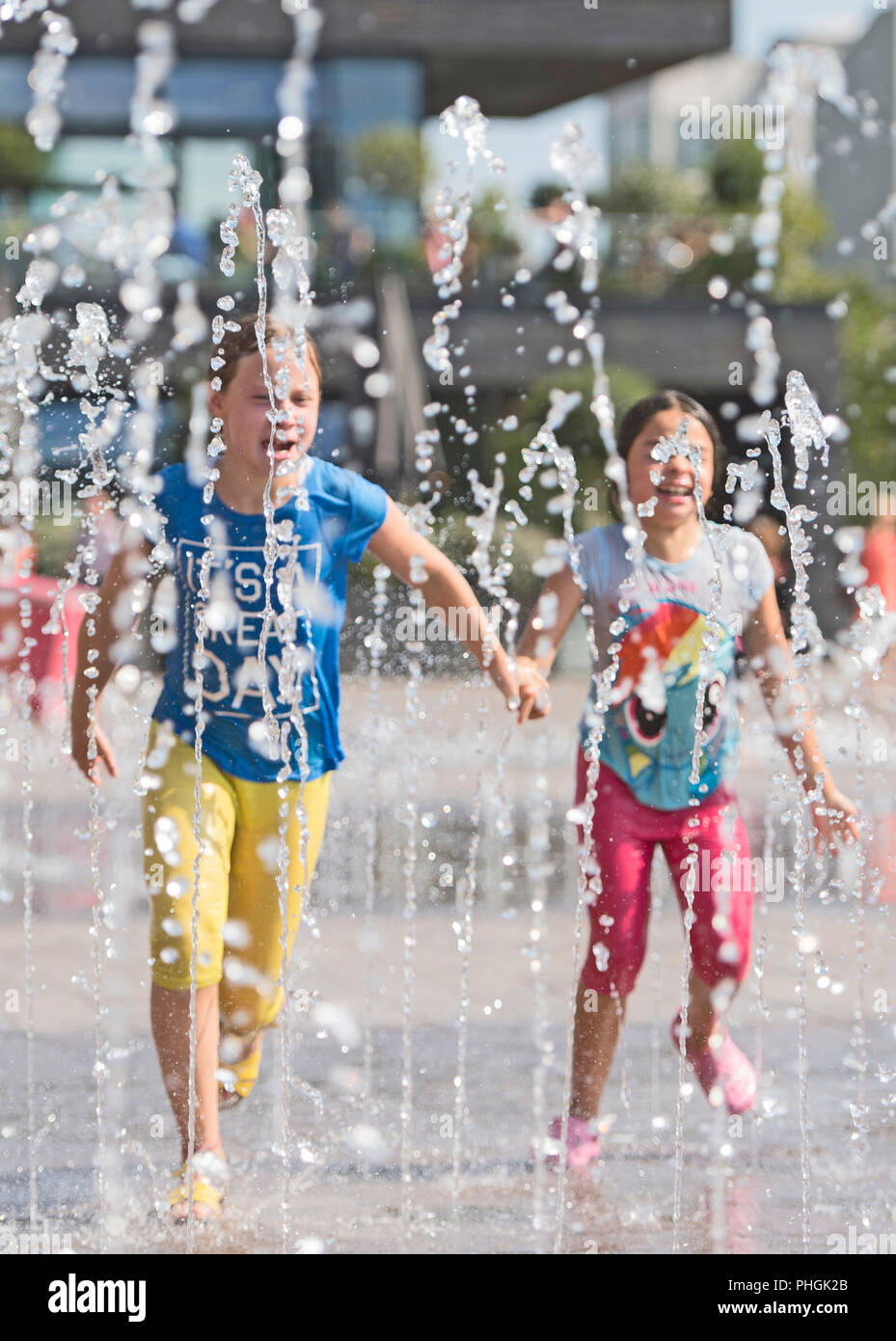 Children play in the fountain hi-res stock photography and images - Alamy