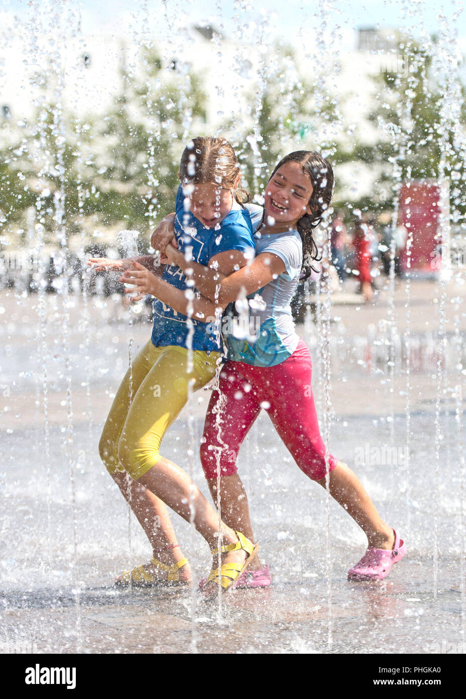 Children play in the fountain hi-res stock photography and images - Alamy