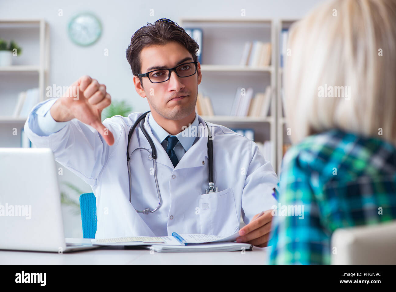 Patient visiting doctor for medical check-up in hospital Stock Photo ...