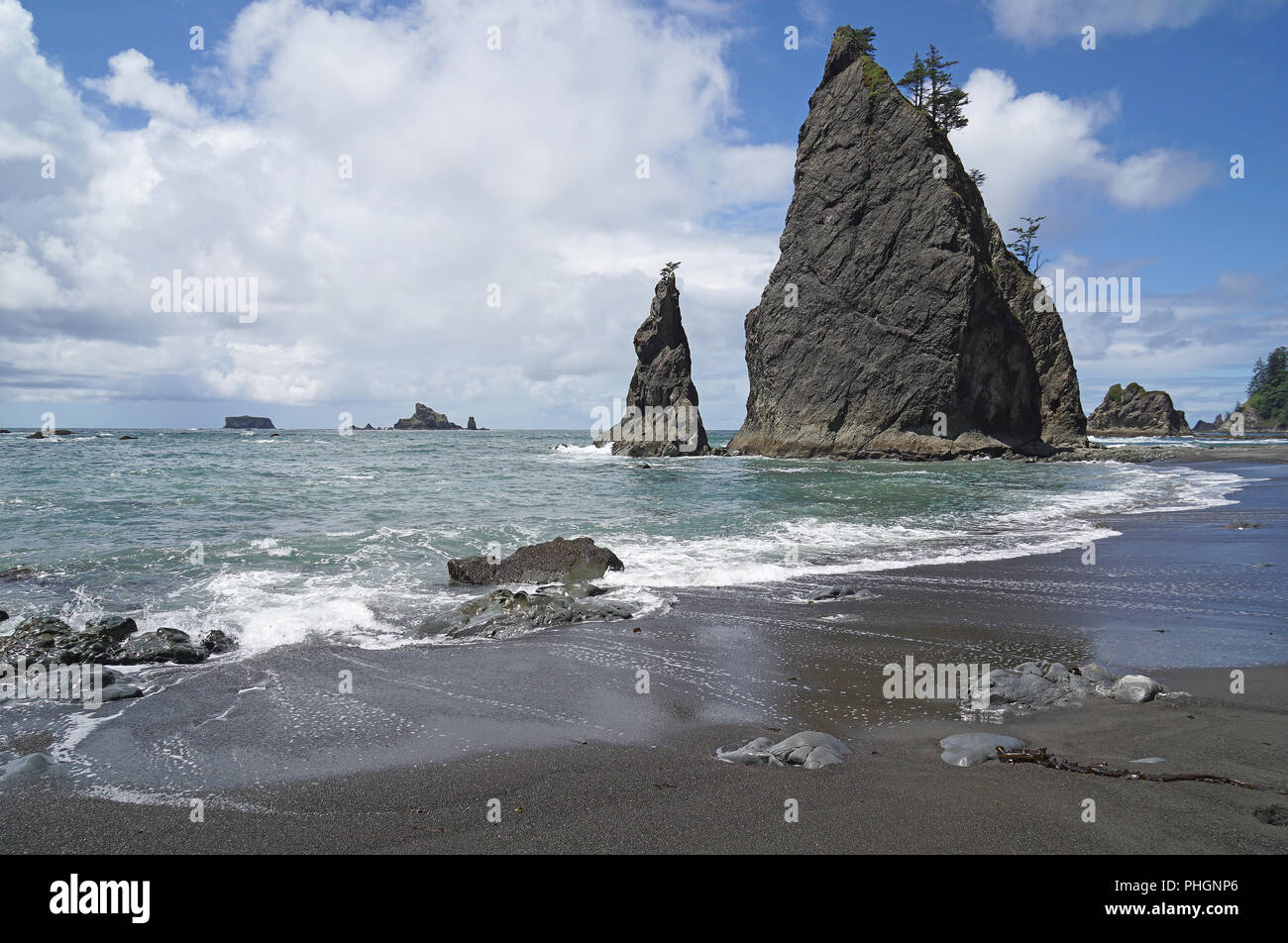 Sea stacks at Rialto Beach, Olympic National Park, Washington USA Stock ...